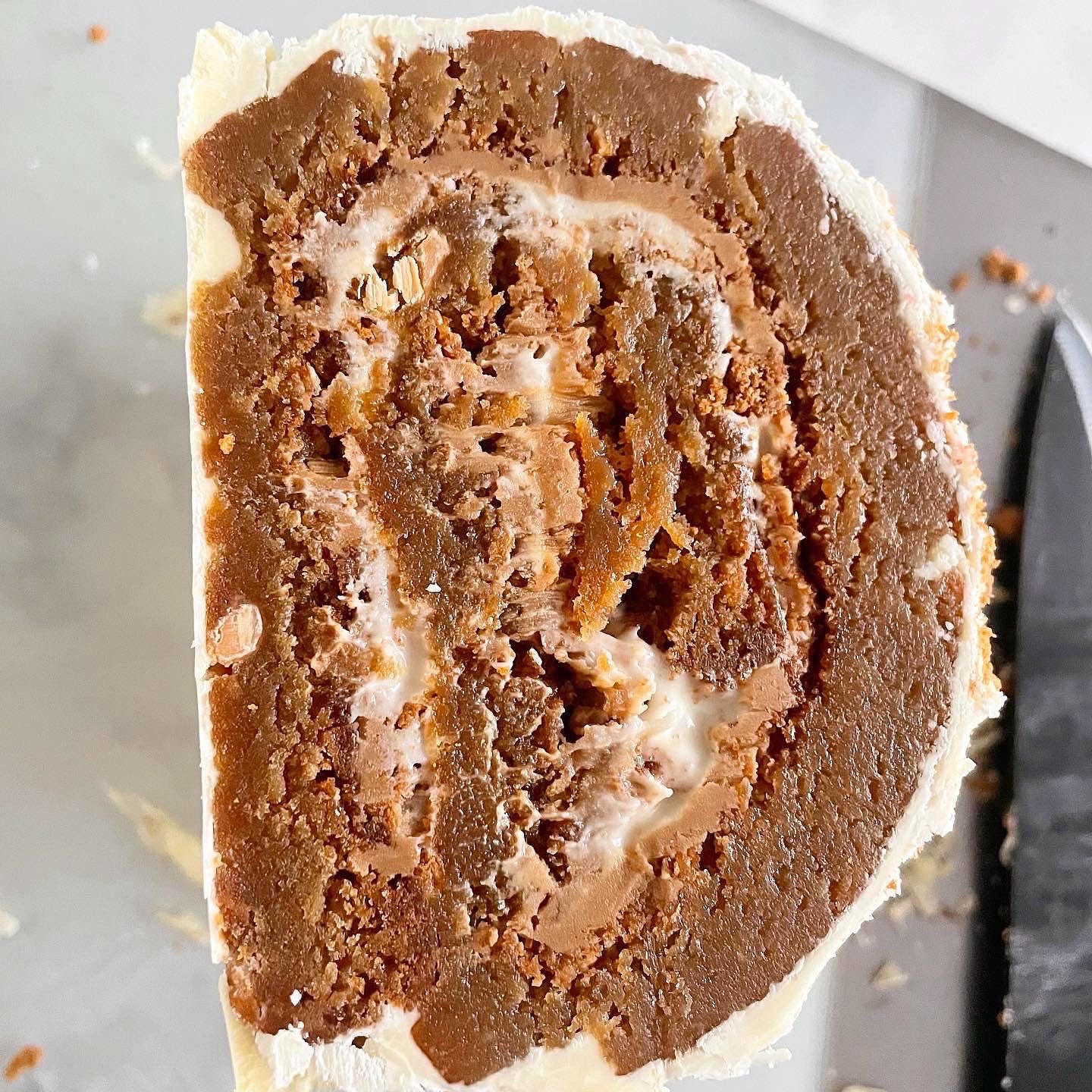 Lotus Biscoff blondie log slice – Darciemaes